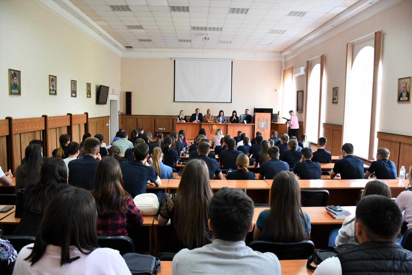Campania de promovare Admiterea INJ-2023 a ajuns la Academia „Ștefan cel Mare” a MAI ...